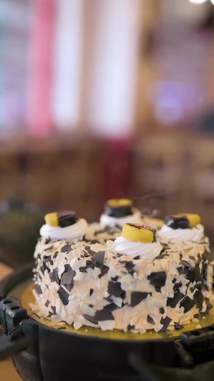 Cream 'N' Crust Cafe in Palanpur Gam Main Road,Surat - Order Food ...